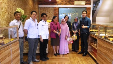 Ada 100 Varian Roti di Neng’s Bakery Cabang Baru - KordaNews