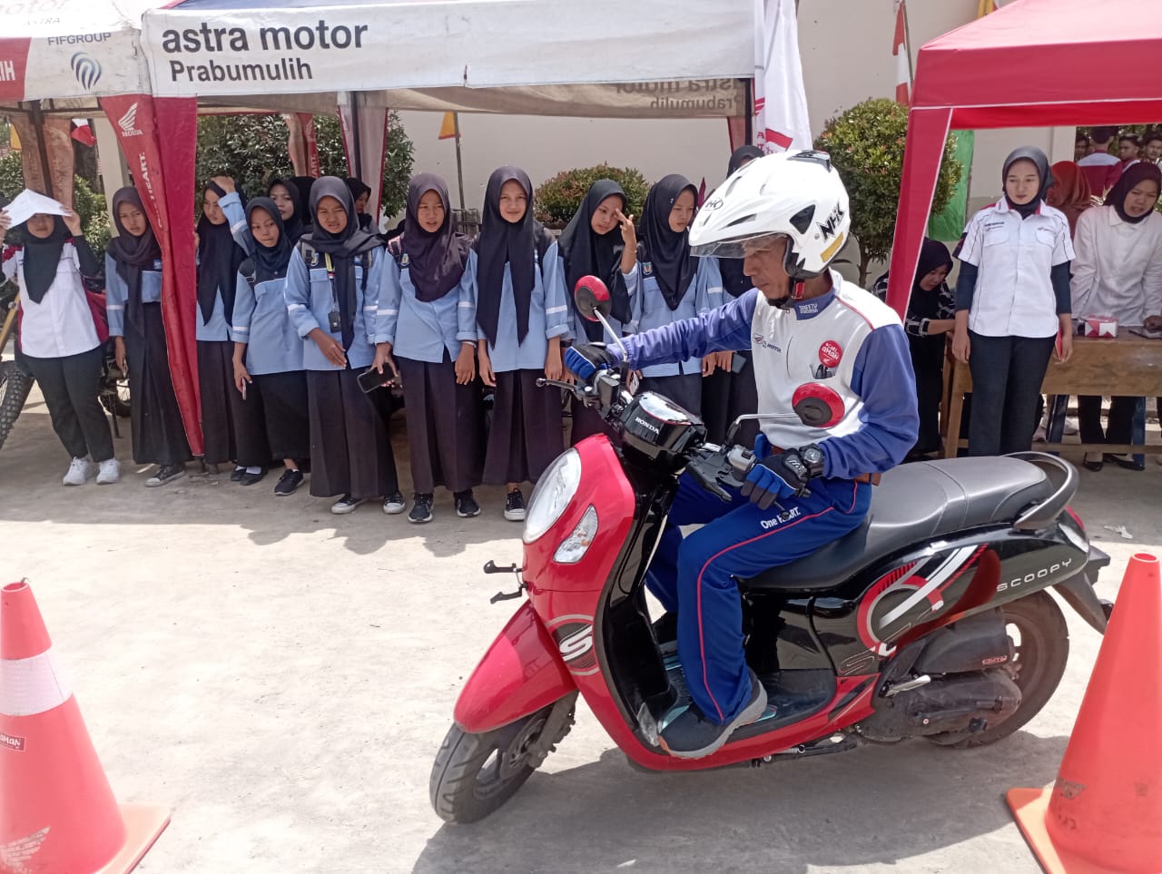 Astra Motor Beri Edukasi Safety Riding Kepada Siswa SMK Penukal Pali - KordaNews
